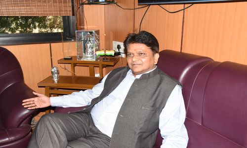 ये है देश के अनूठे डीआरएम, शिकायत होने पर खुद जाते है कैंटीन में खाना ...