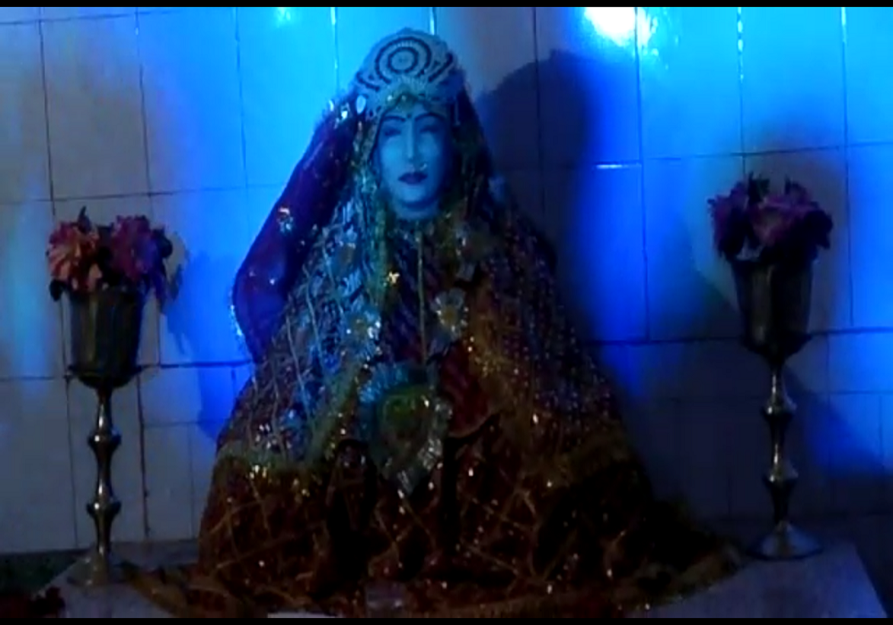 इस मंदिर में जरूर दर्शन करें, जहां जीवित कन्या स्वयं स्थापित हो गयी ...