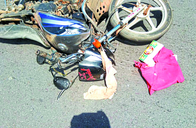 NH-30 पर बस ने बाइक सवार को ठोकर मारते हुए कुचल दिया, दो लोगों की ...