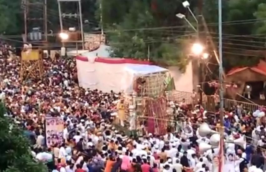 VIDEO : या हुसैन की गूंज के साथ कर्बला पहुंचे ताजिए | moharram: tajiya ...