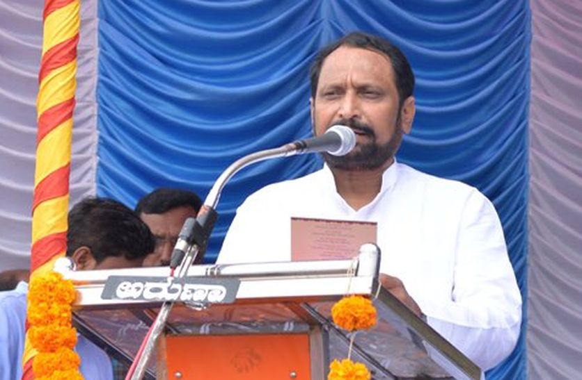 BJP के उप मुख्‍यमंत्री बोले : मेरी 100 एकड़ जमीन पानी में डूब गई मुझे 1 ...