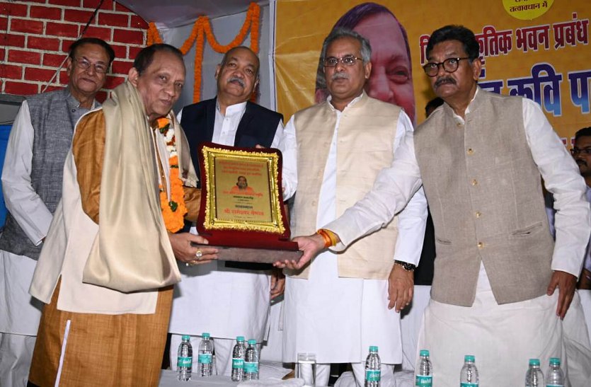 रायपुर : संत पवन दीवान की पुण्यतिथि पर जुटे साहित्यकार, सीएम बोले वे ...