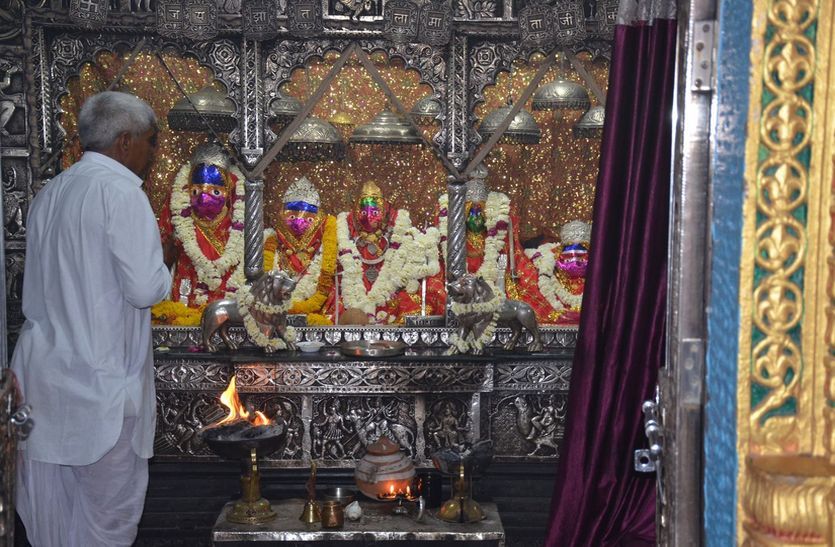 झांतला माता मंदिर में पूजा, छाया रहा सन्नाटा | Worship In Jhantala Mata ...