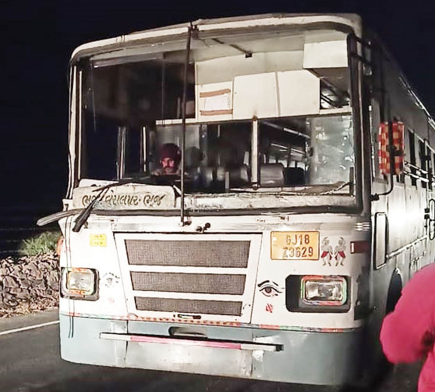 नशे की हालत में दुर्घटना के बाद एसटी बस चालक निलंबित | ST bus driver ...