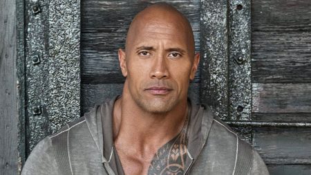 अपने हमशक्ल को देख खुद चौंक गए The Rock, Doppelganger को Dwayne Johnson ...