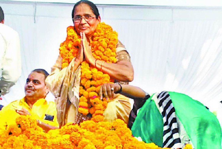 मेरे पति सोने लाल पटेल की हत्या करवाई थी, मुझे भी धमकी दी जा रही ...