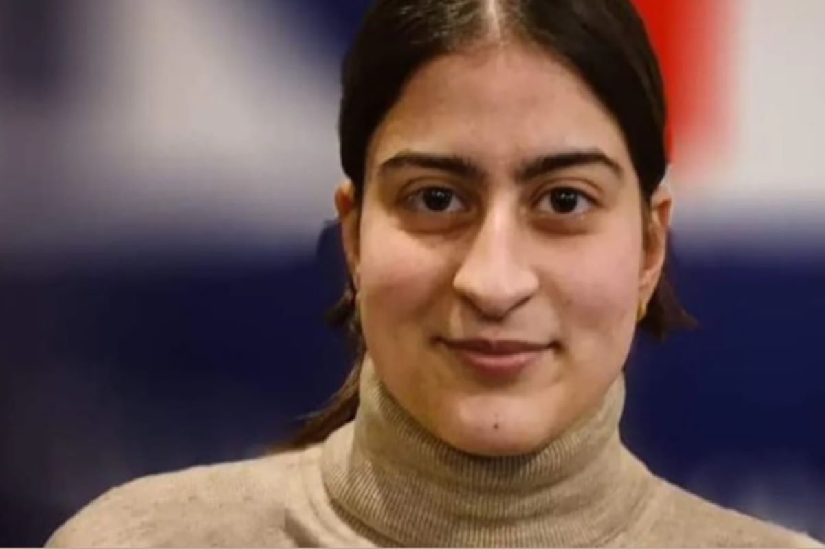 Hijab Row: हिजाब नहीं पहनने पर ट्रोल हुईं जम्मू-कश्मीर की टॉपर Aroosa ...
