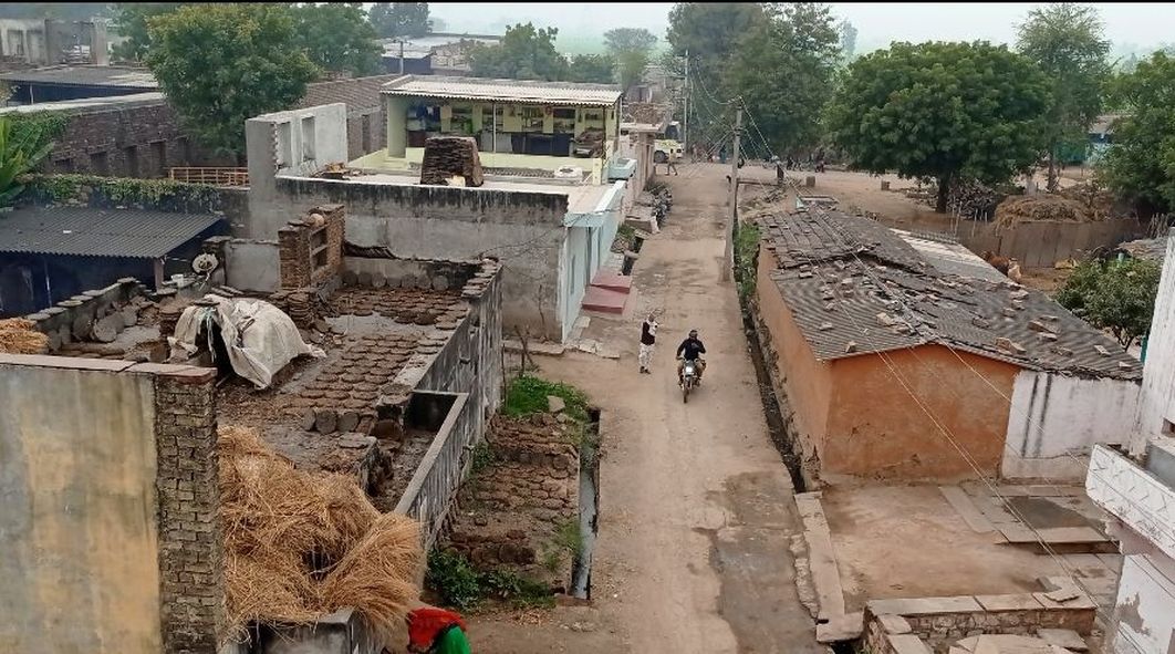Aao gaon chale: तालाब व छतरियों ने चितावा गांव को दी अलग पहचान | Bundi ...