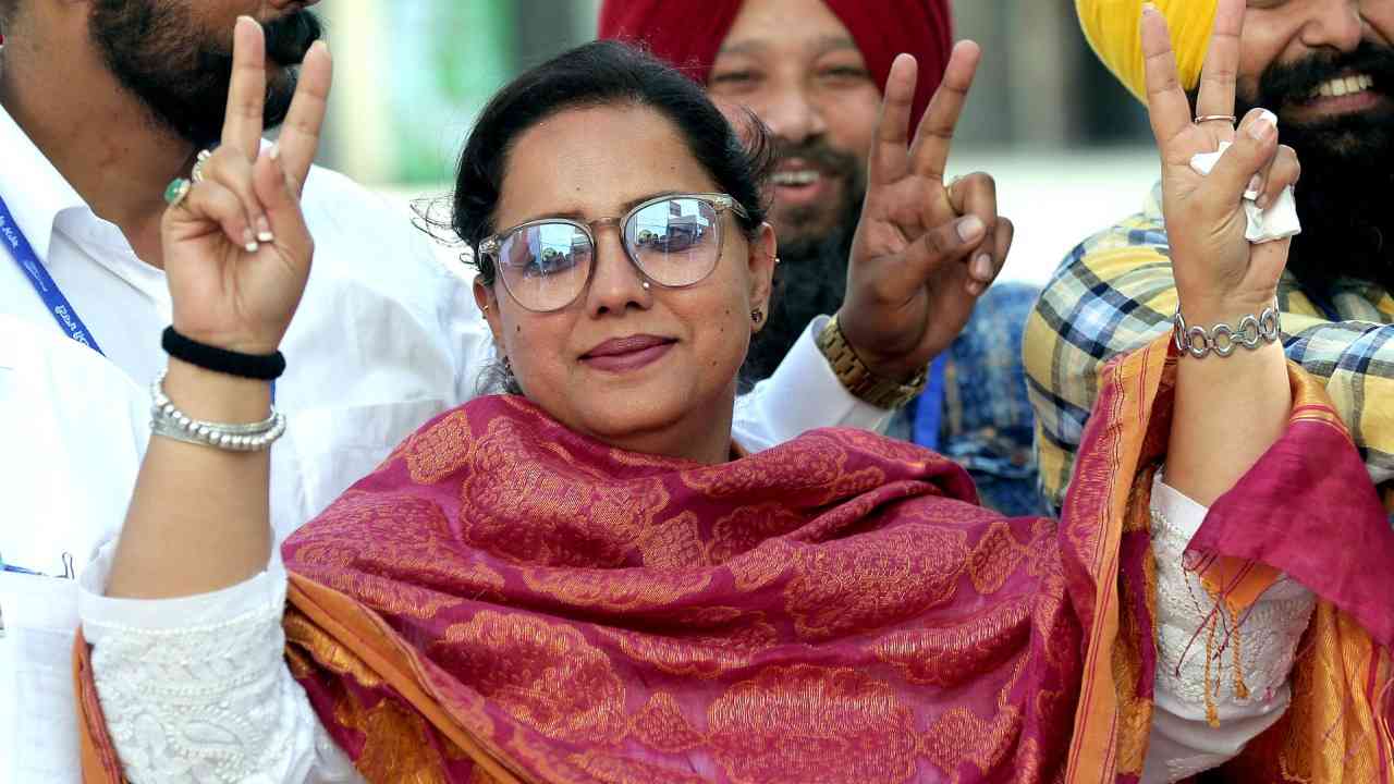 कौन है ‘पैड वुमैन’ जिसने सिद्धू और मजीठिया जैसे दो बड़े सूरमाओं को हराया