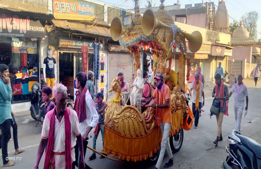 Gujarat : Dakor Fagun Mela : जय रणछोड़ के नाद से आगे बढ़ते जा रहे पदयात्री