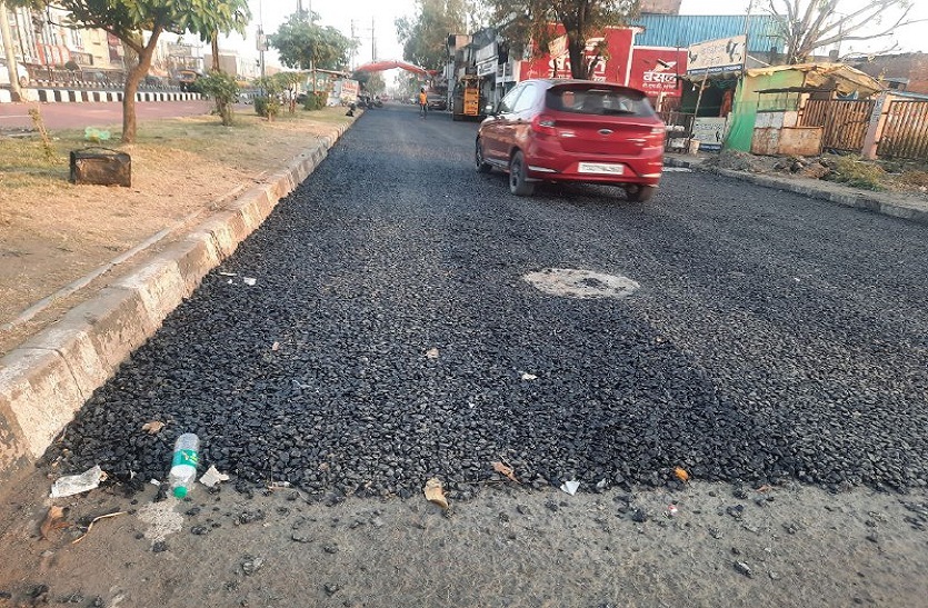 brts service lane सात माह तक दंश, अब शुरू हुआ सर्विस लेन का सुधार ...