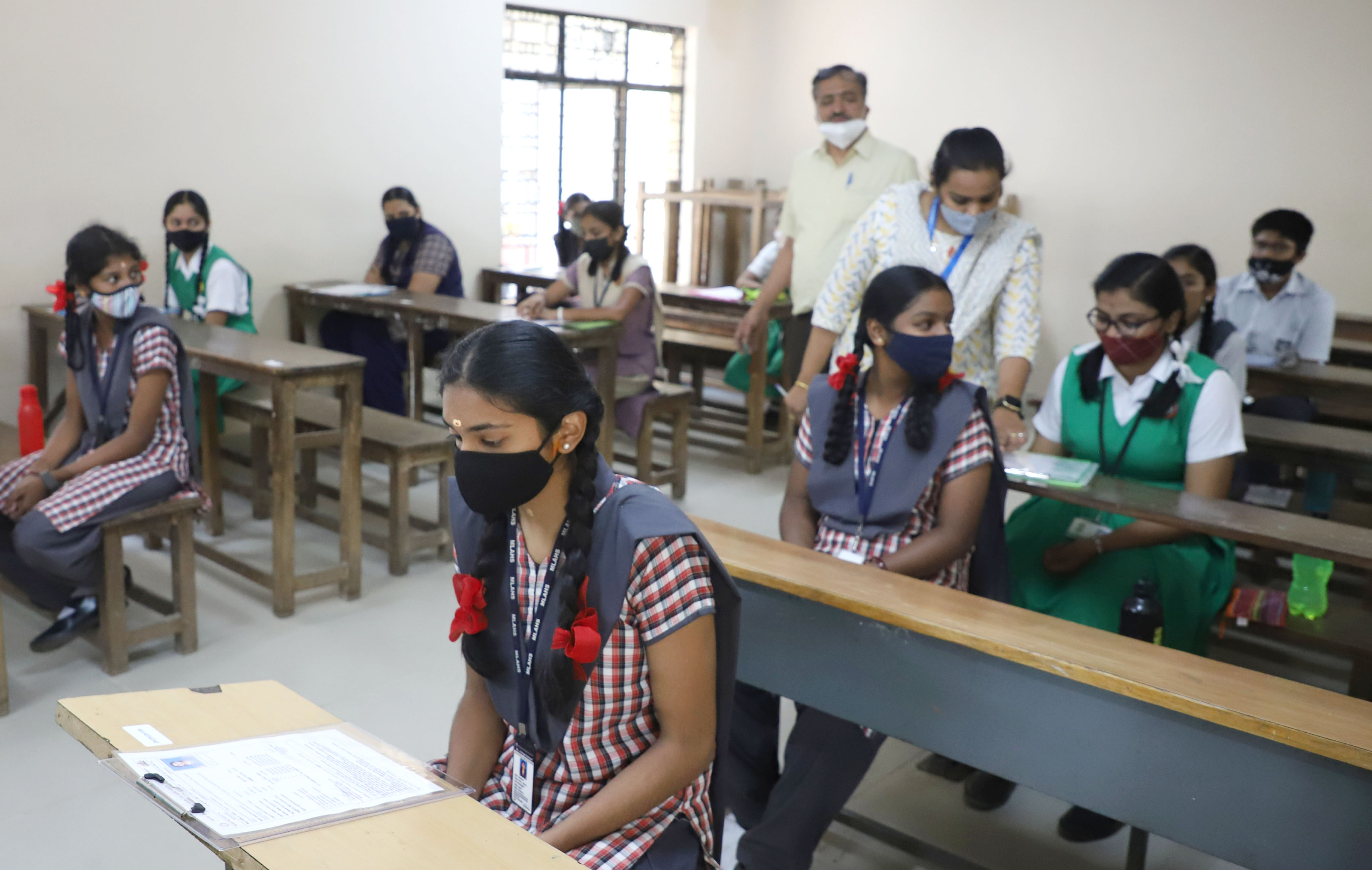 कर्नाटक : परीक्षा दे रही छात्रा की दिल का दौरा पडऩे से मौत | Student ...