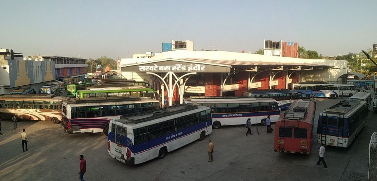 बसों के आगे बे-बस सरवटे स्टैंड | Be-Bus Sarwate stand in front of buses ...