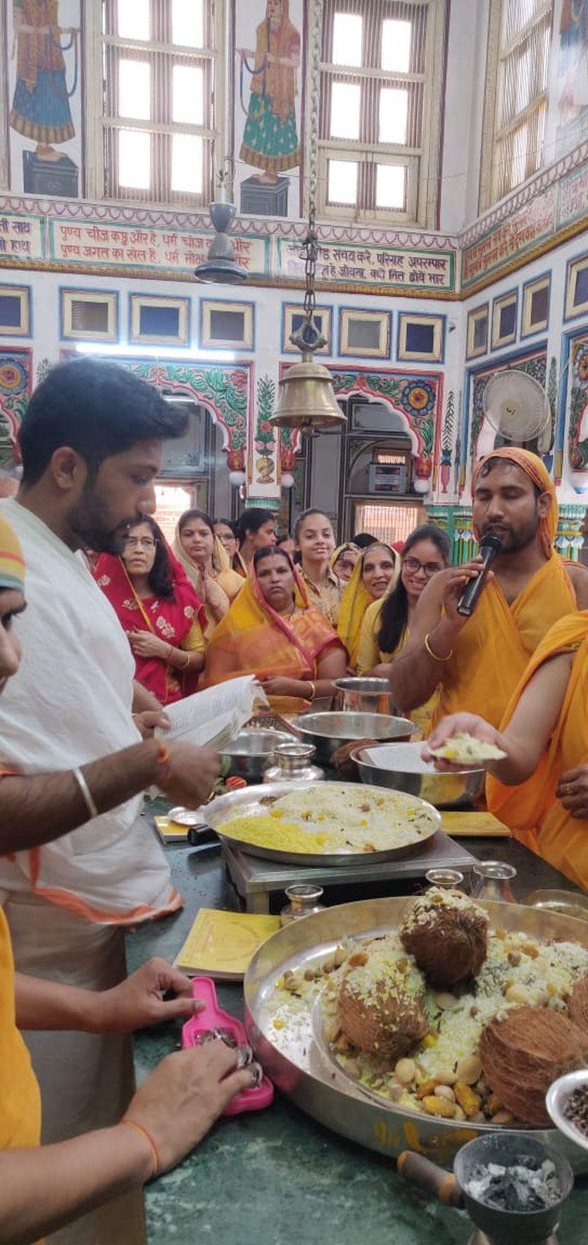 निकली समवशरण शोभा रथयात्रा, शांतिनाथ को रजत सिंहासन पर कराया आसाीन ...