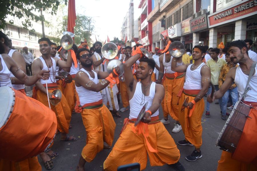 Ram Navami 2022 : राममय हुई सूर्यनगरी… निकली विराट शोभायात्रा… देखें ...