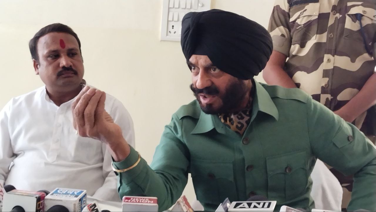 Video: हमारे खून-पसीने के टैक्स का पैसा पैकेज के लिए जाता रहा और ...