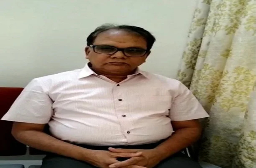 आरटीयू का कुलपति पांच लाख की रिश्वत लेते गिरफ्तार, 21 लाख बरामद ...