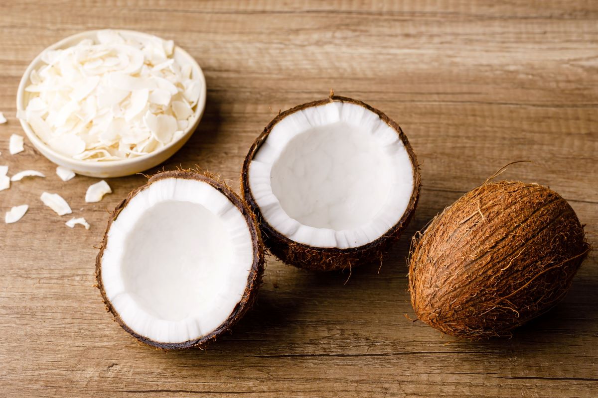 Coconut Side Effects: नारियल खाने से पहले जाने लें ये बात, फायदे की जगह ...