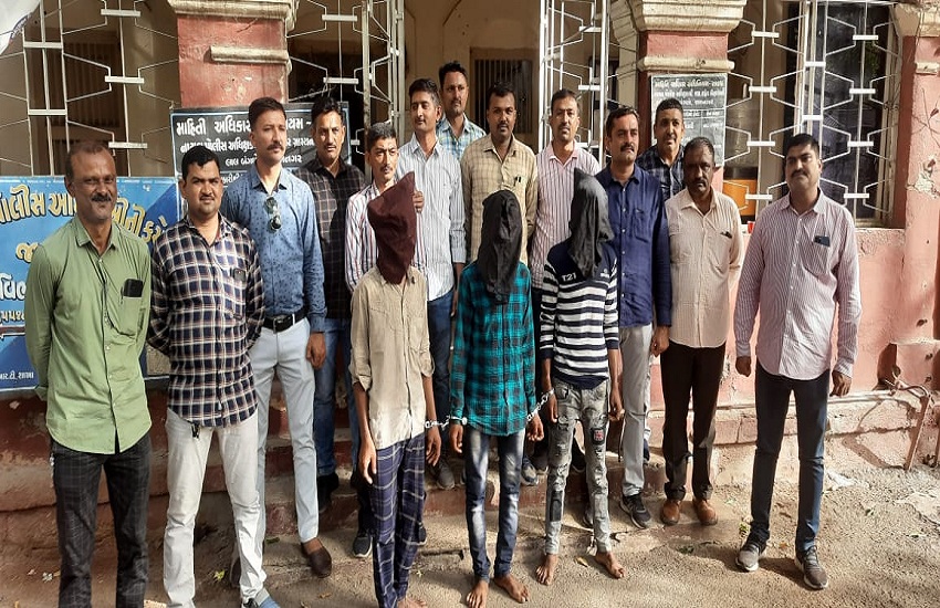 Jamnagar Crime News बुजुर्ग पर हमला कर जेवर लूटने के मामले में 3 आरोपी ...