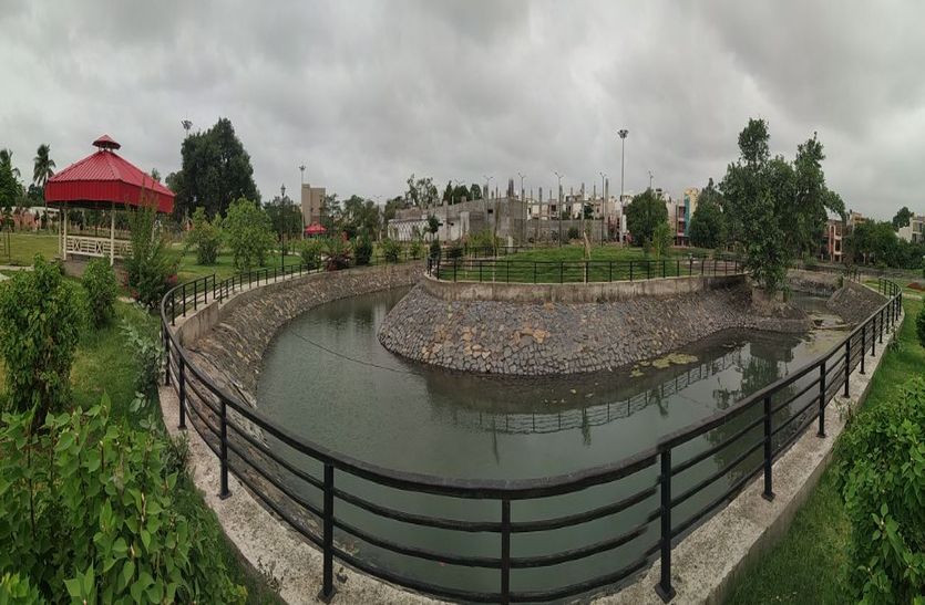 Indore News : खूबसूरत दिखने लगा विश्राम बाग