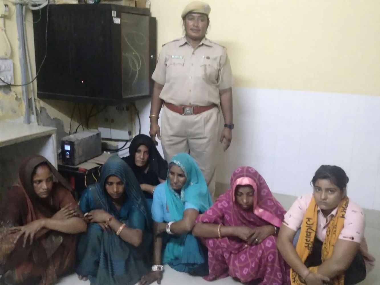 Ladies Gang : महिलाओं की गैंग पकड़ी, छह गिरफ्तार | Ladies Gang: Gang of women caught, six ...