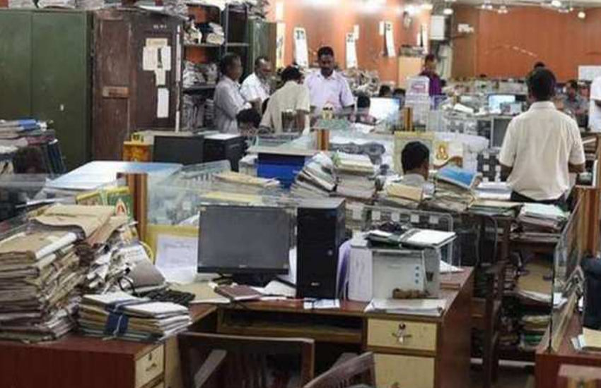 लगातार इतने दिन छुट्टी पर रहे तो चली जाएगी सरकारी नौकरी, जानिए ...