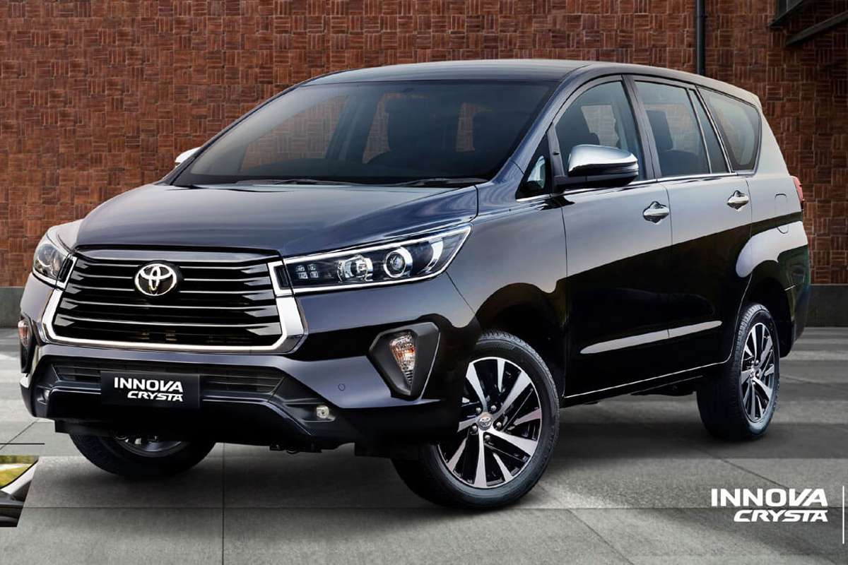 बढ़े हुए फीचर्स के साथ कम दाम में लॉन्च हुई नई सस्ती Toyota Innova ...