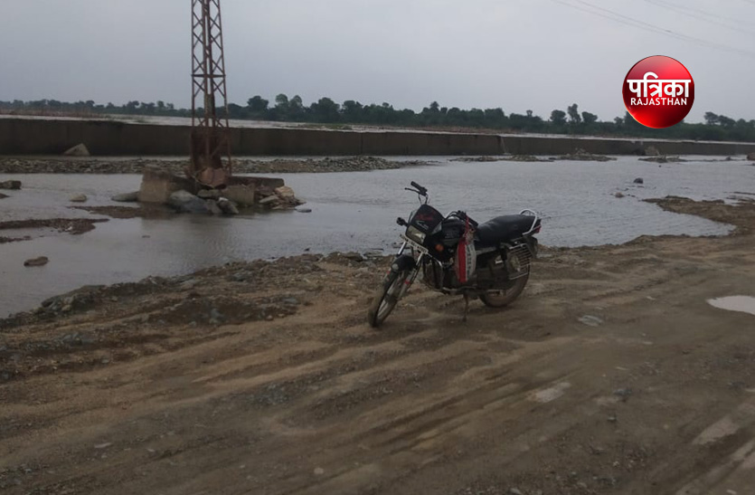 तीसरी बार छलका ईसरदा बांध, 3 चैनल गेटों से पानी की निकासी जारी | Isarda ...