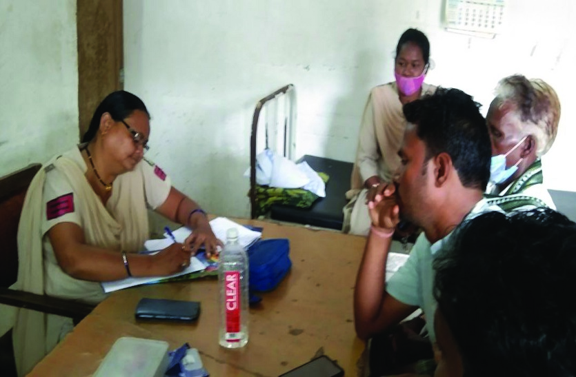 प्रेमी जोड़ा ने किया जहर सेवन, प्रेमिका की मौत प्रेमी गंभीर | Lover ...