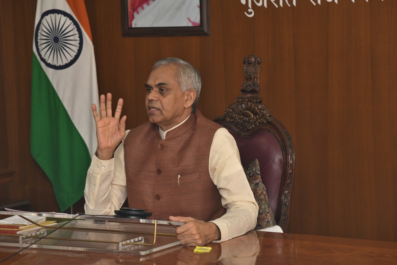 गुजरात विद्यापीठ के पहले गैर गांधीवादी कुलाधिपति होंगे राज्यपाल आचार्य ...