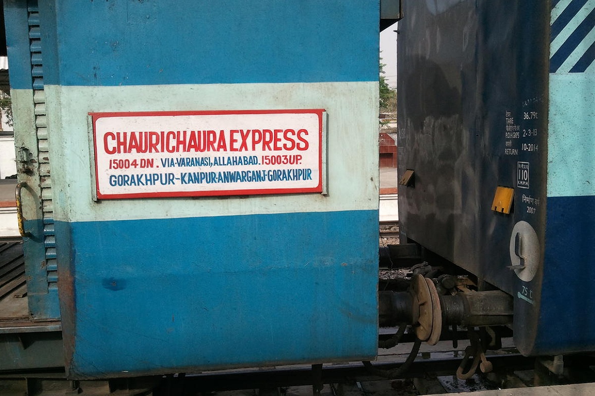 रेलवे का तोहफा चौरीचौरा एक्सप्रेस अब मनौरी रेलवे स्टेशन पर रुकेगी, खुशी ...