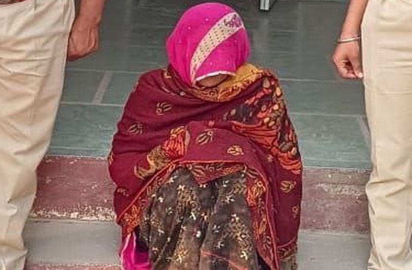 अवैध संबंध में बाधा बन रहे मासूम को कलयुगी मां ने प्रेमी से मिलकर