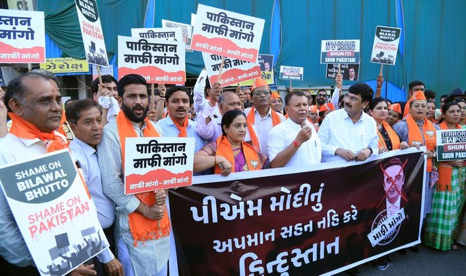 SURAT NEWS DAYRI: भाजपा ने पाकिस्तान के विदेश मंत्री का पूतला फूंका ...