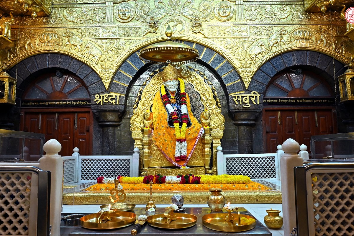 शिर्डी साईंबाबा मंदिर में बनेगा वातानुकूलित दर्शन कॉम्प्लेक्स, 10 हजार ...