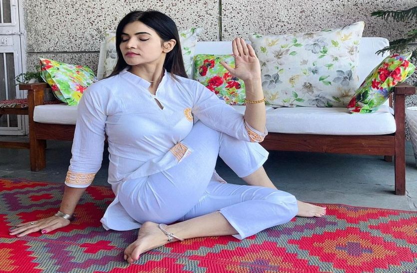 मन, शरीर और आत्मा को शांत करता है योग : पूनम यादव | Yoga calms the mind ...