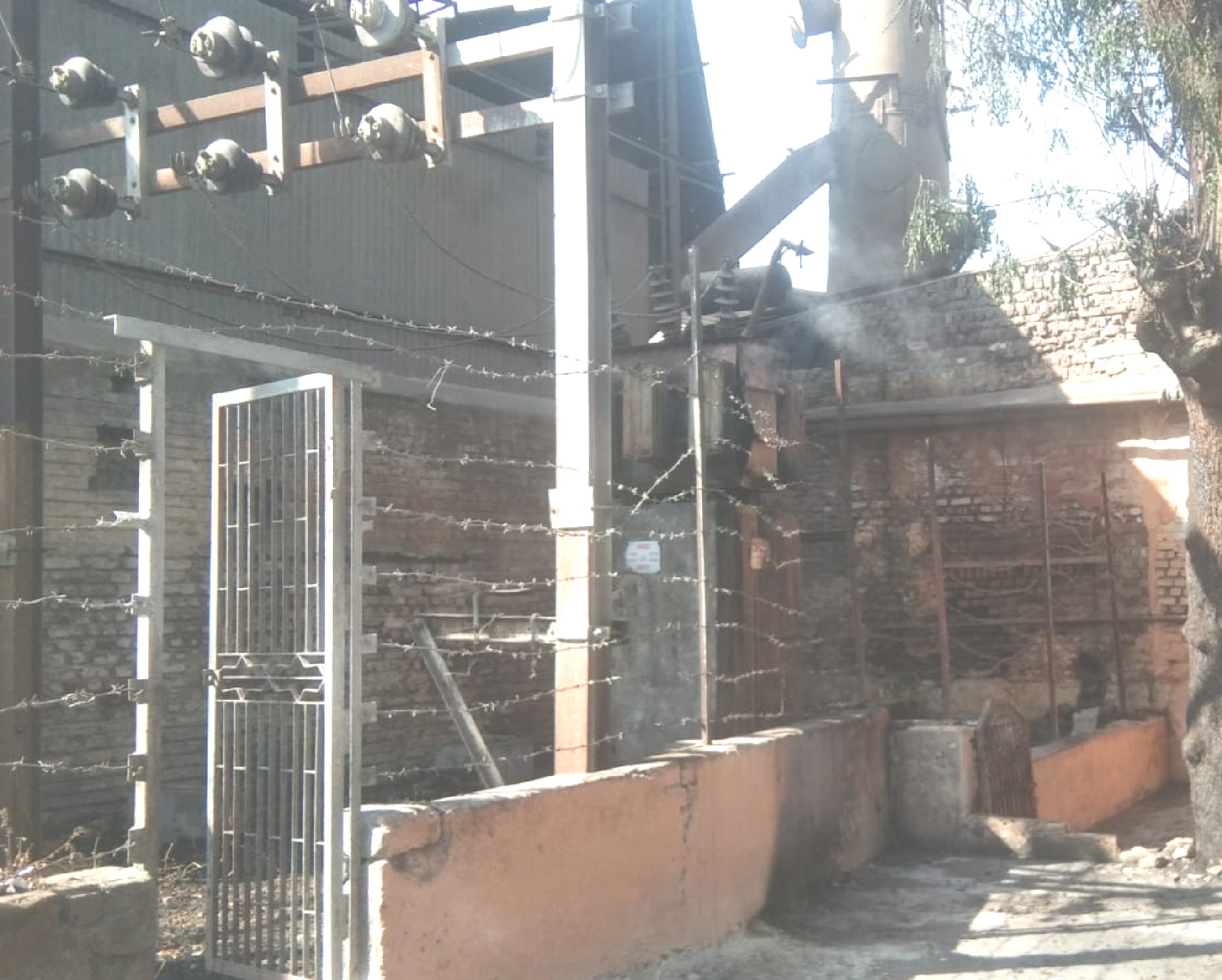 उद्योग नगर में बिजली डीपी में ब्लास्ट, चौकीदार की मौत, एक घायल ...