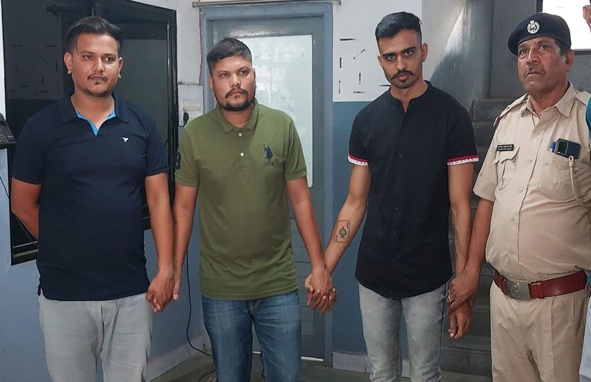 Surat/ शराब तस्करी में इस्तेमाल हो रहीं क्लास वन अधिकारियों की कारें ...