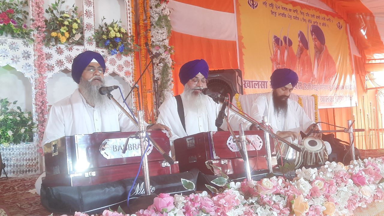 खालसा पंथ में नहीं कोई छोटा-बड़ा, धूमधाम से मनाई बैशाखी- देखें वीडियो ...