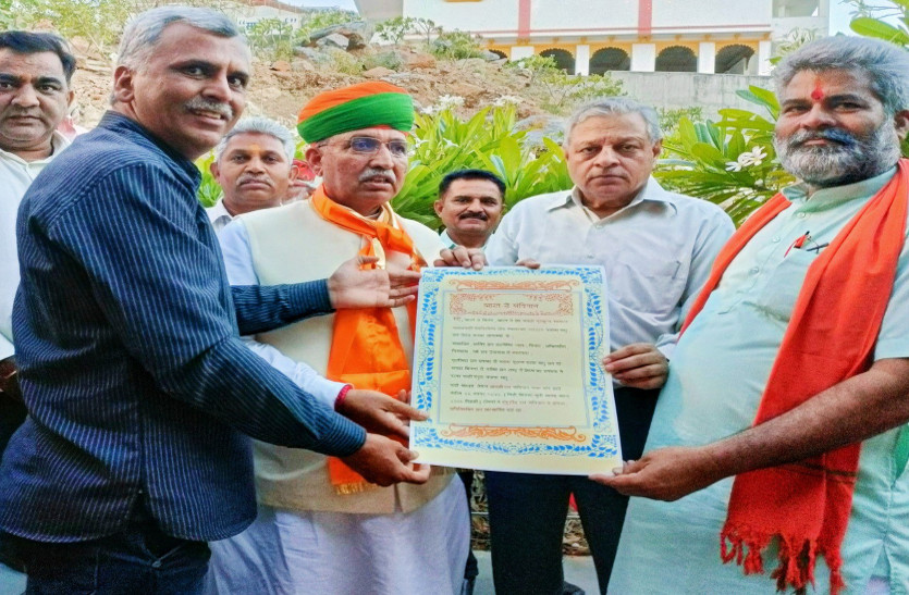 महाजनी लिपि में संविधान की उद्देशिका रचनात्मक कदम- अर्जुनराम मेघवाल