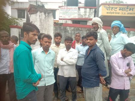 कैंट में ट्रैक्टर ने बाइक सवार को कुचला, व्हाट्सएप पर हादसे का फोटो देख ...