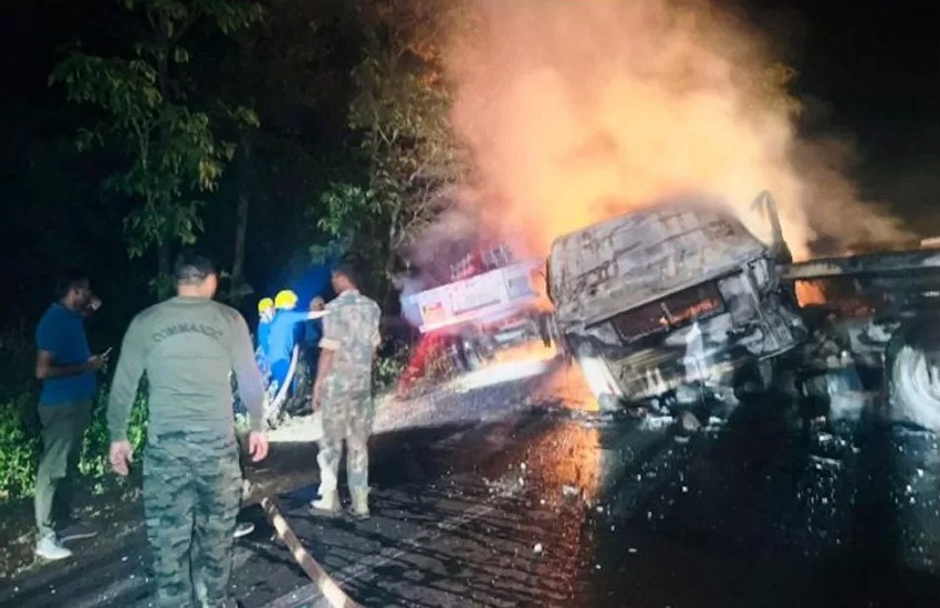 दर्दनाक हादसा: NH-30 पर दो ट्रेलर के जबरदस्त भिड़ंत से लगी आग, जिंदा ...