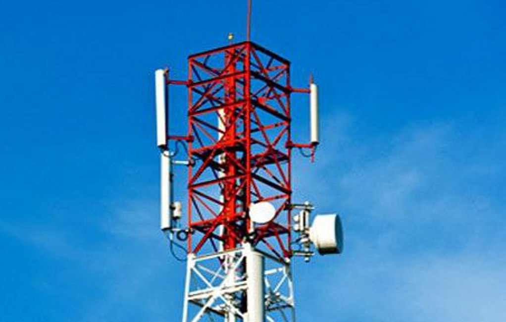 बैट्री चुराकर भाग रहे बदमाशों ने टेक्निीशियन से मारपीट कर किया हवाई फायर