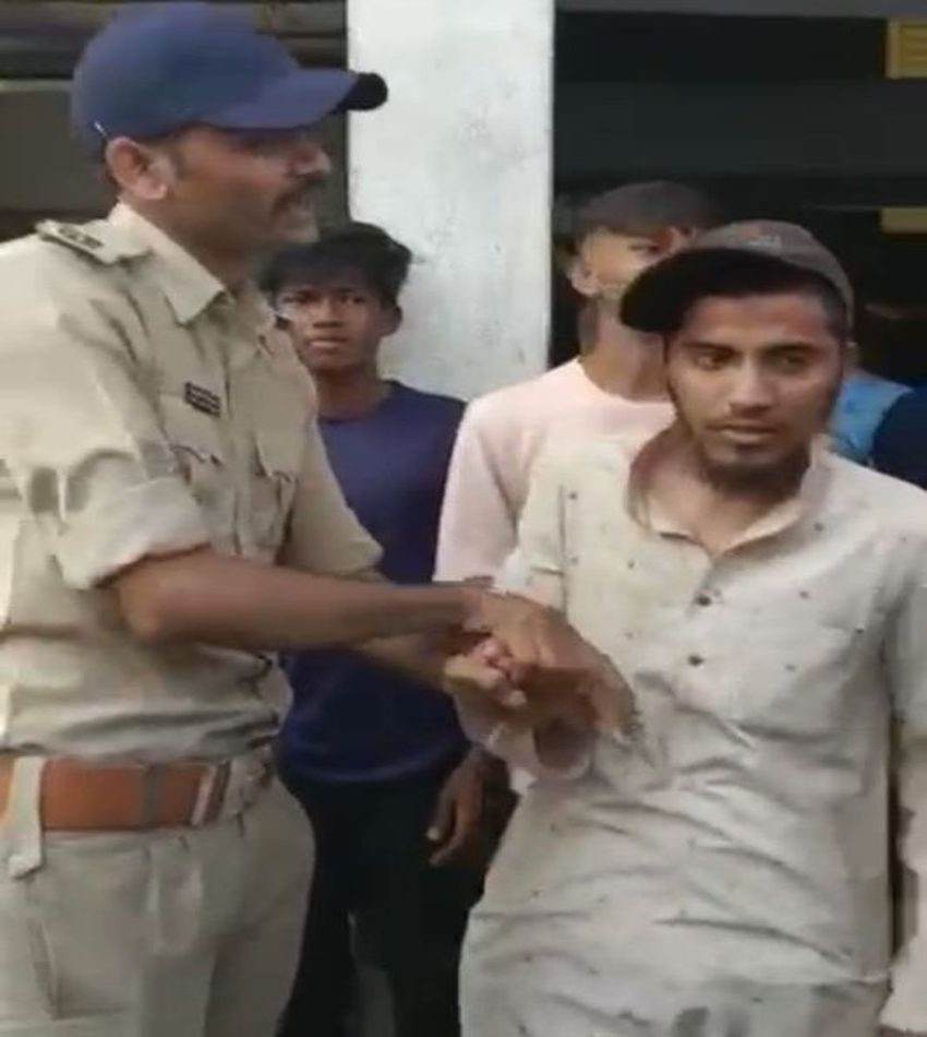 SURAT NEWS : भटार क्षेत्र की युवती ने डिलीवरी बॉय को सिखाया सबक ! | The ...