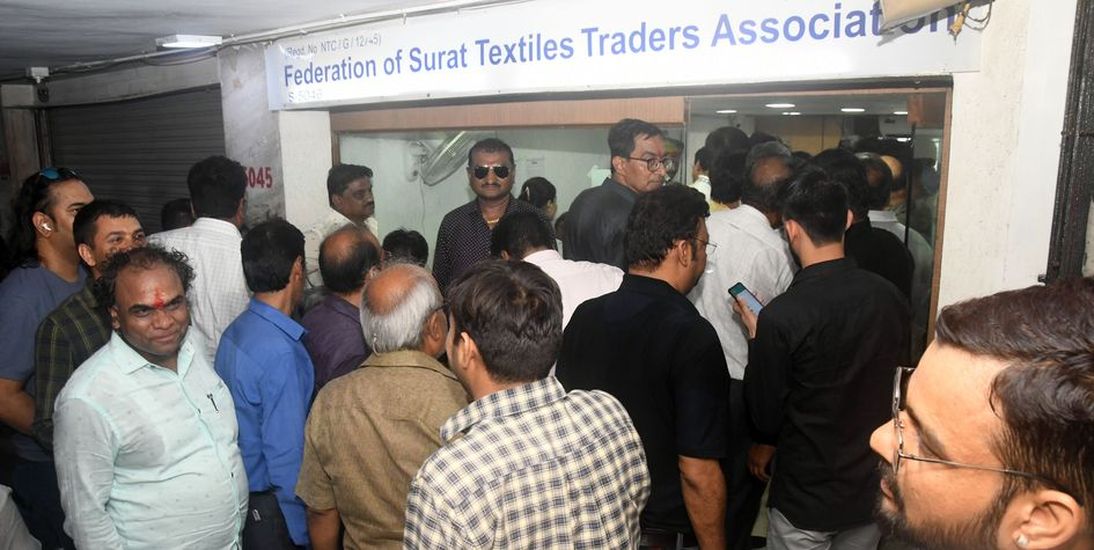 SURAT FOSTTA ELECTION: फोस्टा चुनाव के दावेदारों ने फॉर्म लेने का लगाया ...