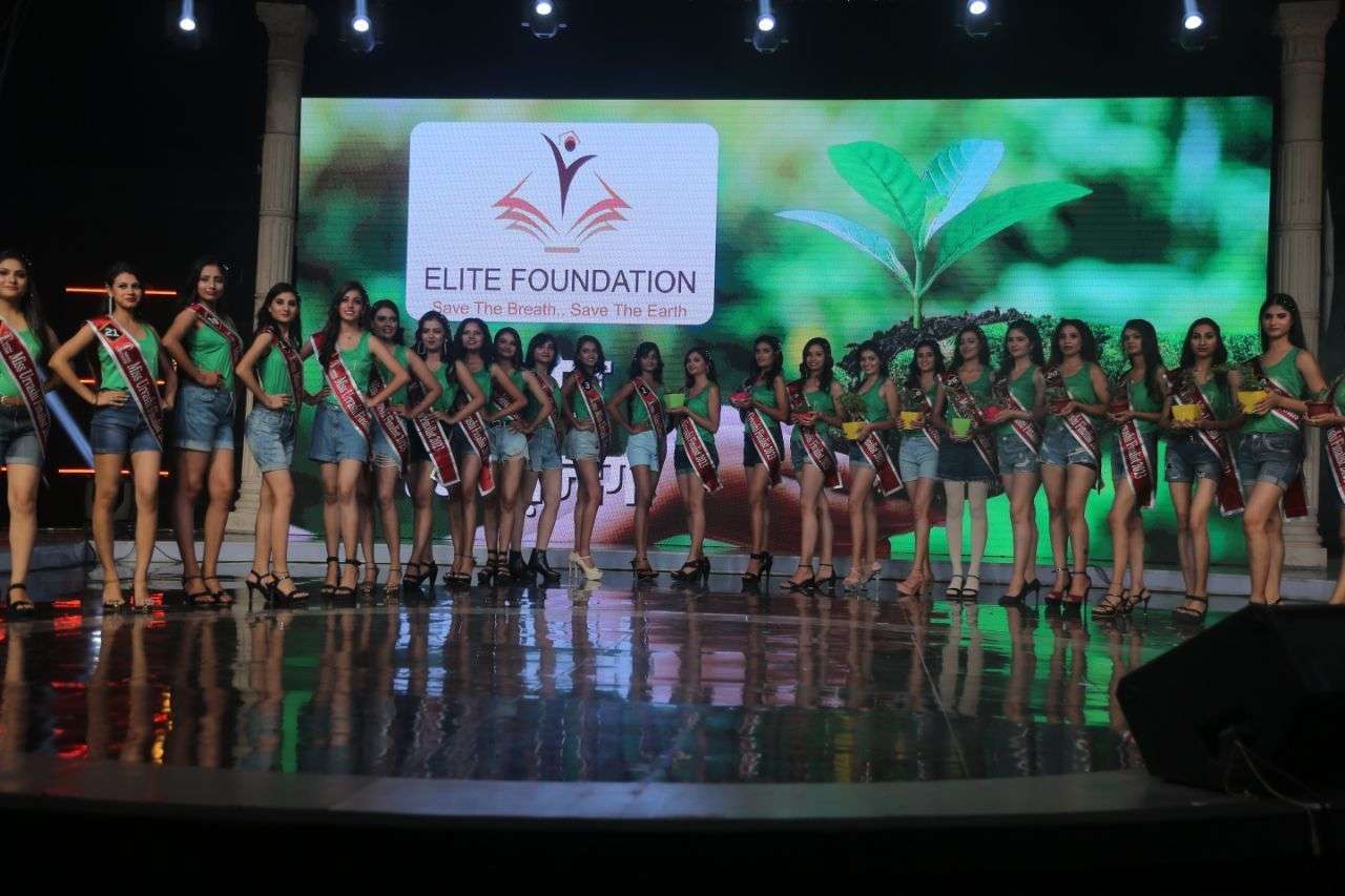 20 शहरों की 30 मॉडल्स ने रैंप पर बिखेरी अदाएं | 30 models from 20 ...