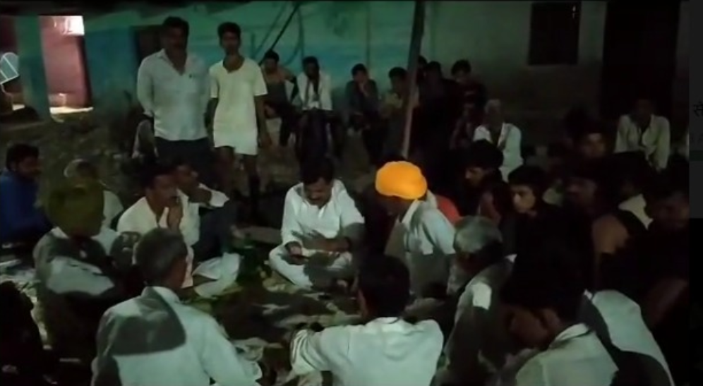 रतलाम में विधायक को गांववालों ने रातभर रोके रखा, नहीं जाने दिया घर ...