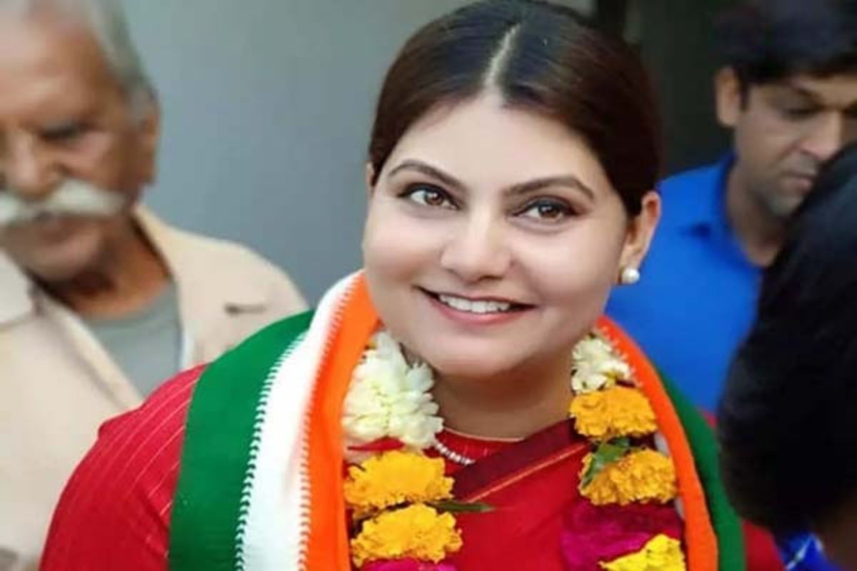 MP Politics: कमलनाथ की करीबी नूरी ने बढ़ाई पार्टी नेताओं की टेंशन, कभी सिंधिया ने मंच पर किया था ...