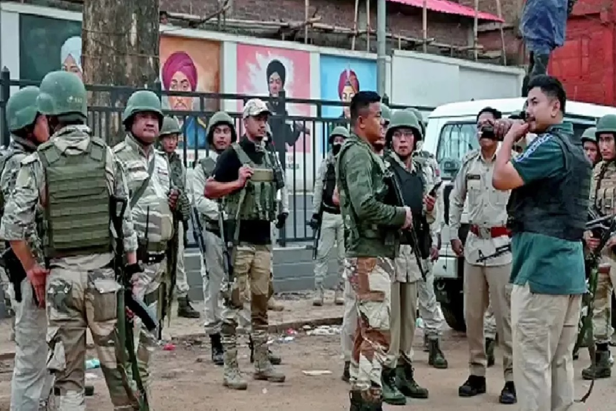 Manipur Violence: मणिपुर में सेना की बड़ी कार्रवाई, उपद्रवियों के 12 ...
