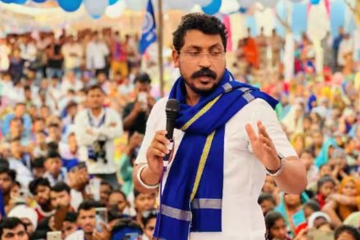 देवबंद में दलित नेता चंद्रशेखर आजाद पर जानलेवा हमला, कार सवार बदमाशों ने की फायरिंग | Patrika ...