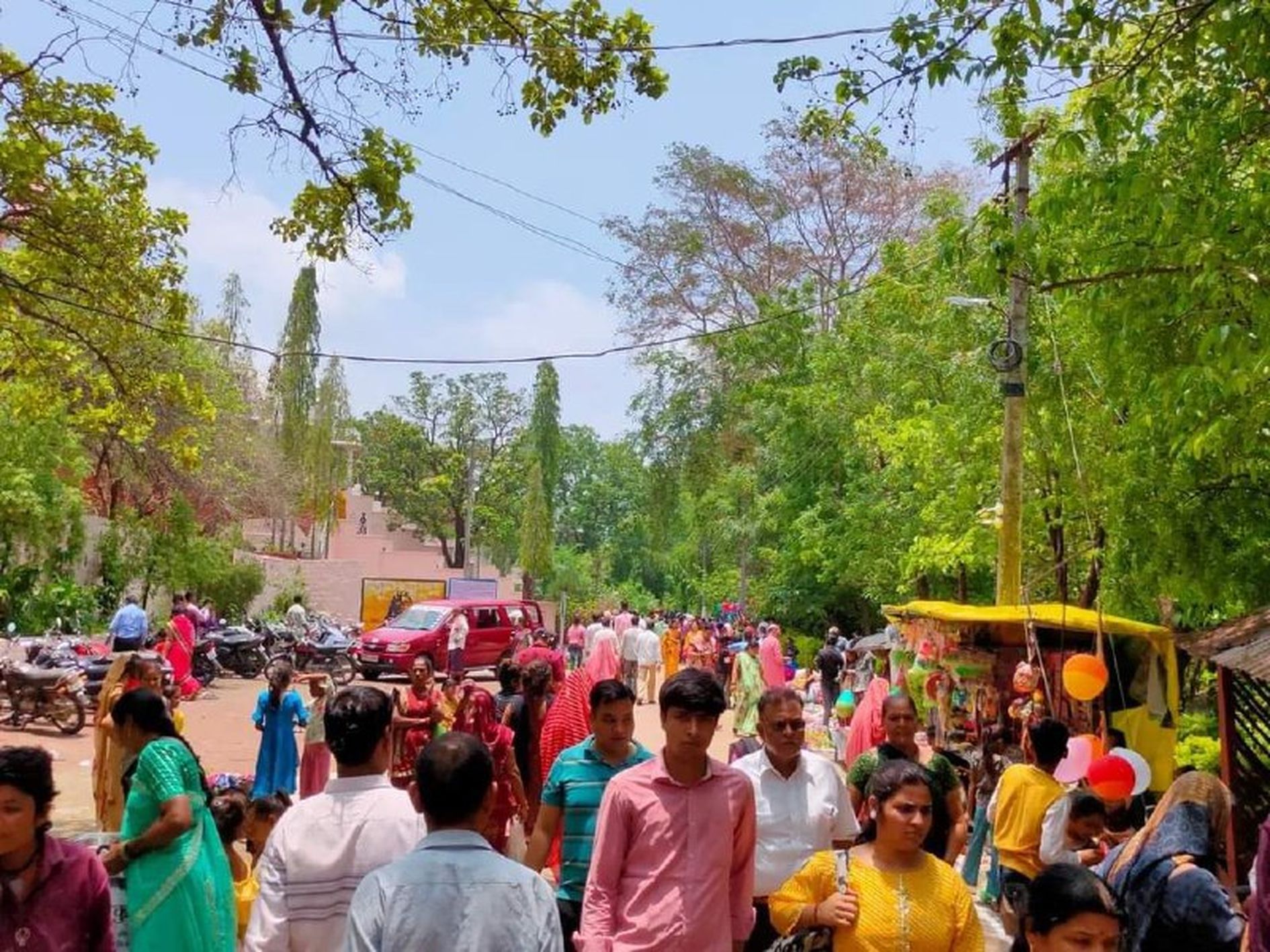 गुरु ब्रह्मा, गुरु विष्णु, गुरु देवो महेश्वरा गुरु साक्षात परब्रह्म, तस्मै श्री गुरुवे नम ...